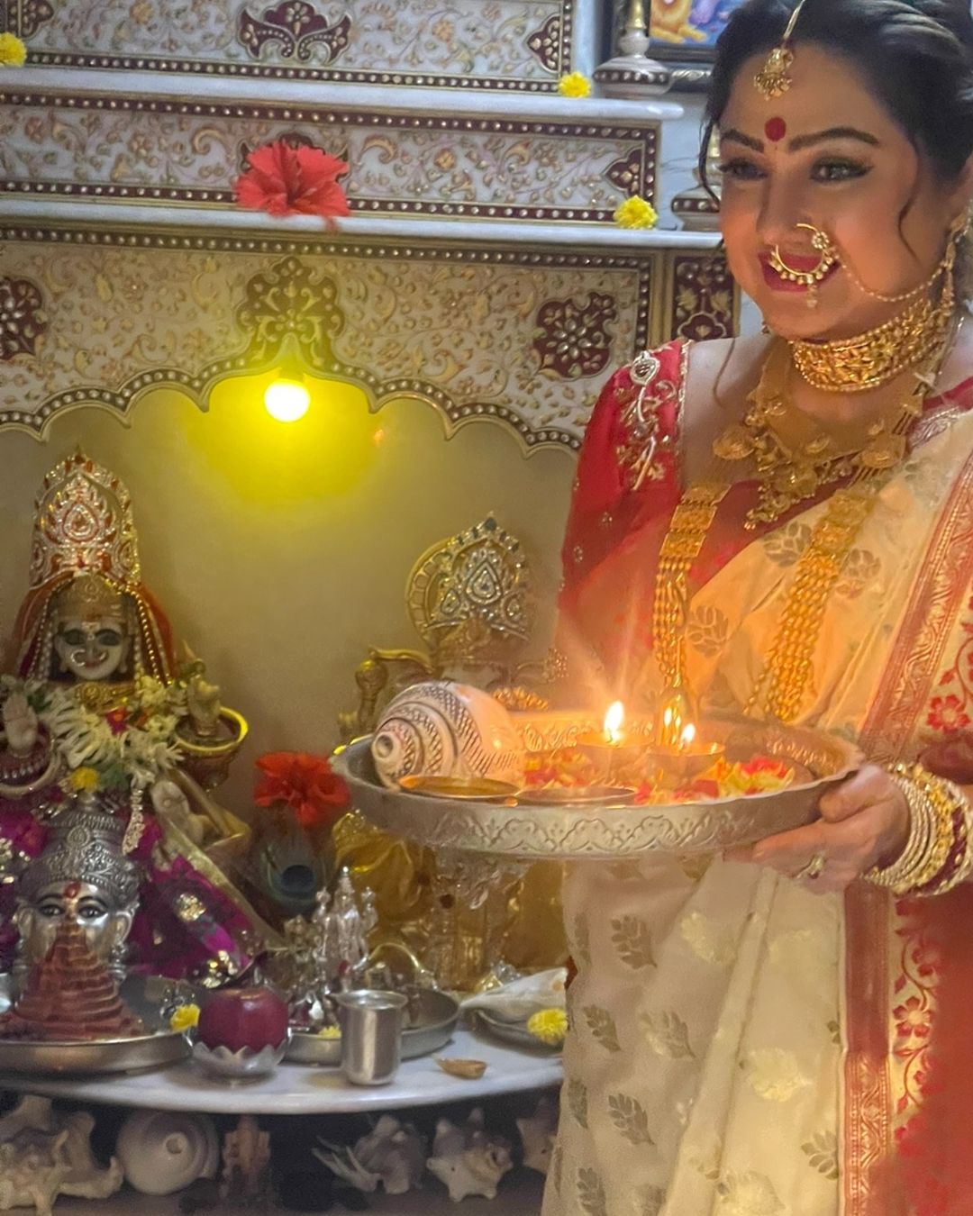 Priyanka Upendra Shares a Glimpse of Durga Puja Celebrations at Home - Filmibeat