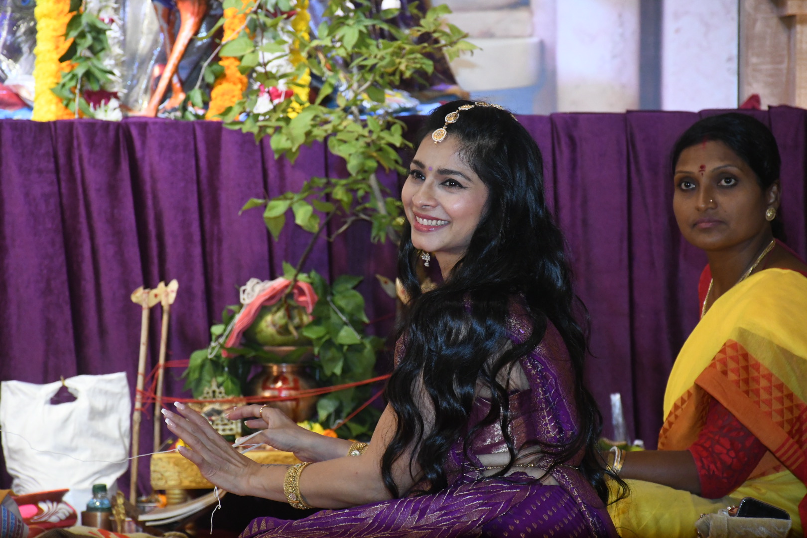 Rani Mukherji and Tanisha Mukherji Celebrate Durga Puja in Mumbai ...