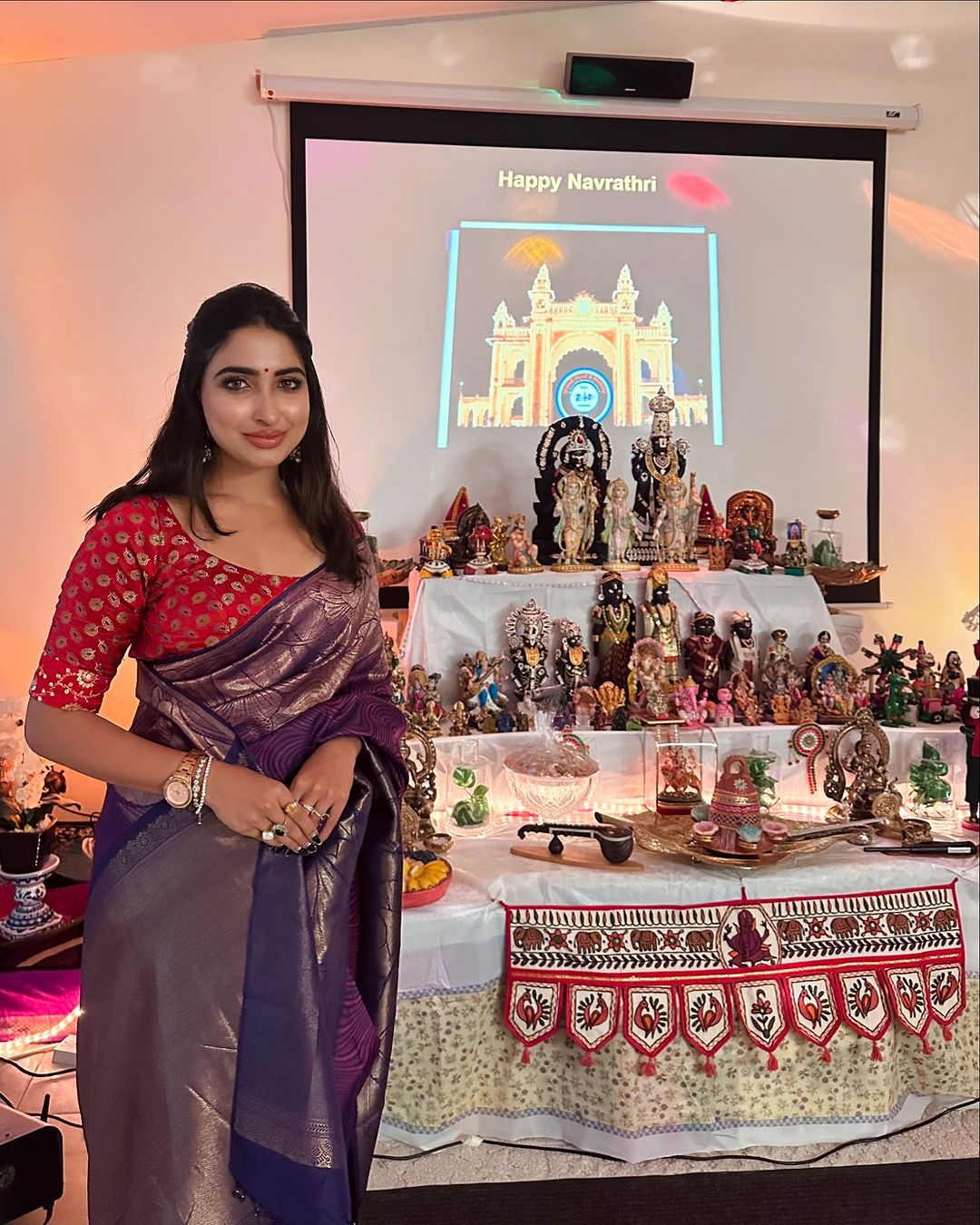 Saanya Iyer's Stunning Navaratri Look in New Jersey - Filmibeat