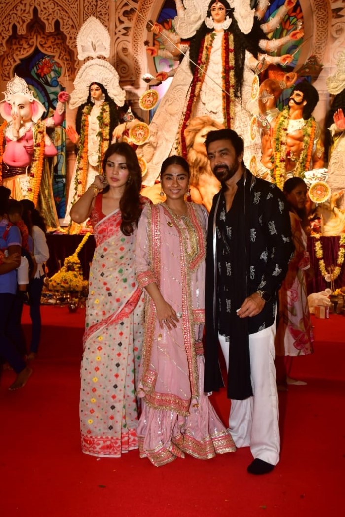 Sharvari Wagh, Rhea Chakraborty, Jaya Bachchan, and Shweta Bachchan ...