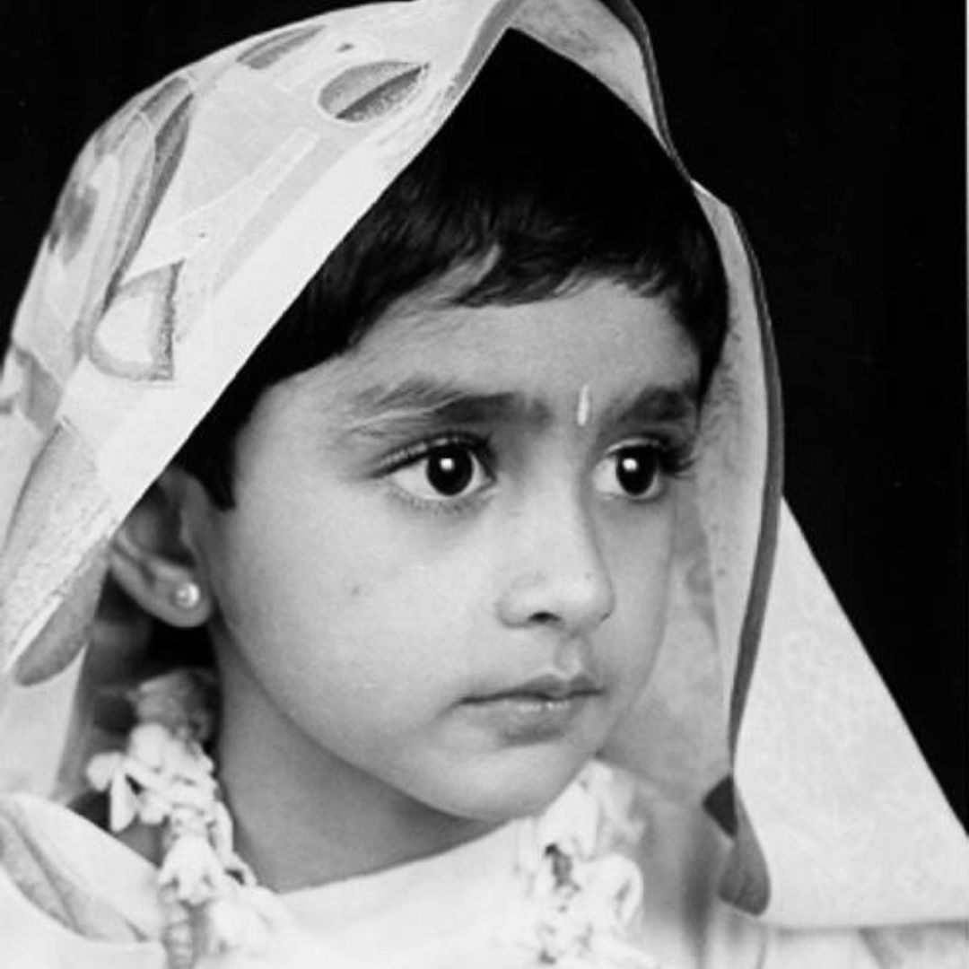 Mrunal Thakur: குழந்தையில மிருணாள் தாகூர் தங்கச்சியோட எப்படி இருக்காங்க ...