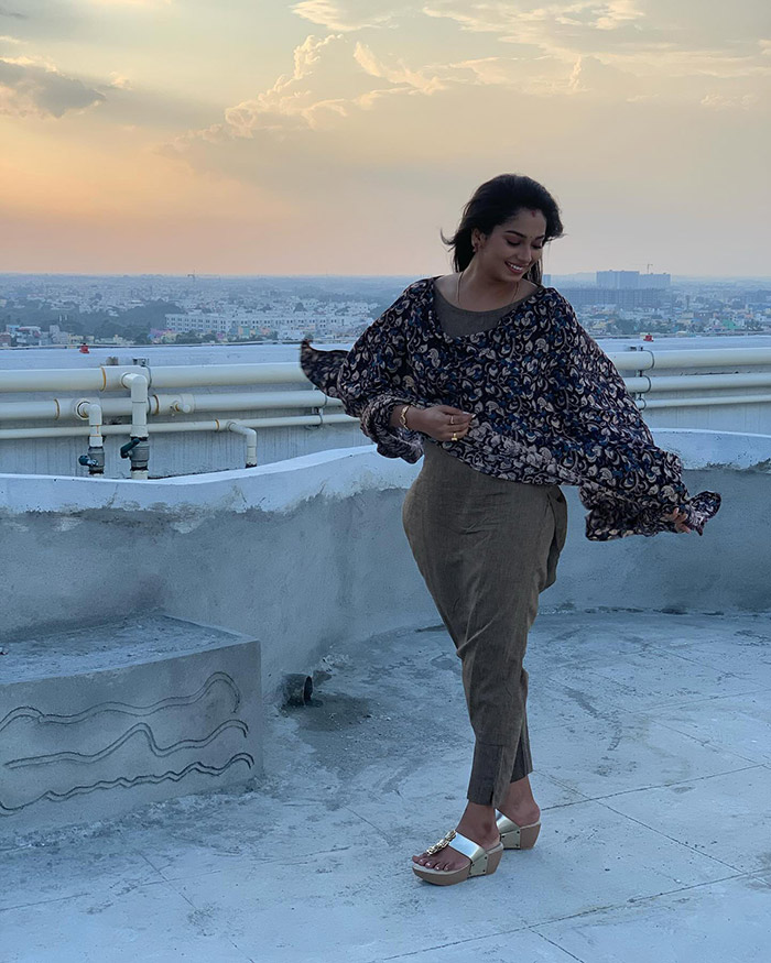 Swathi Konde - Photos, Age, Biography, Net Worth, Family, Education ...