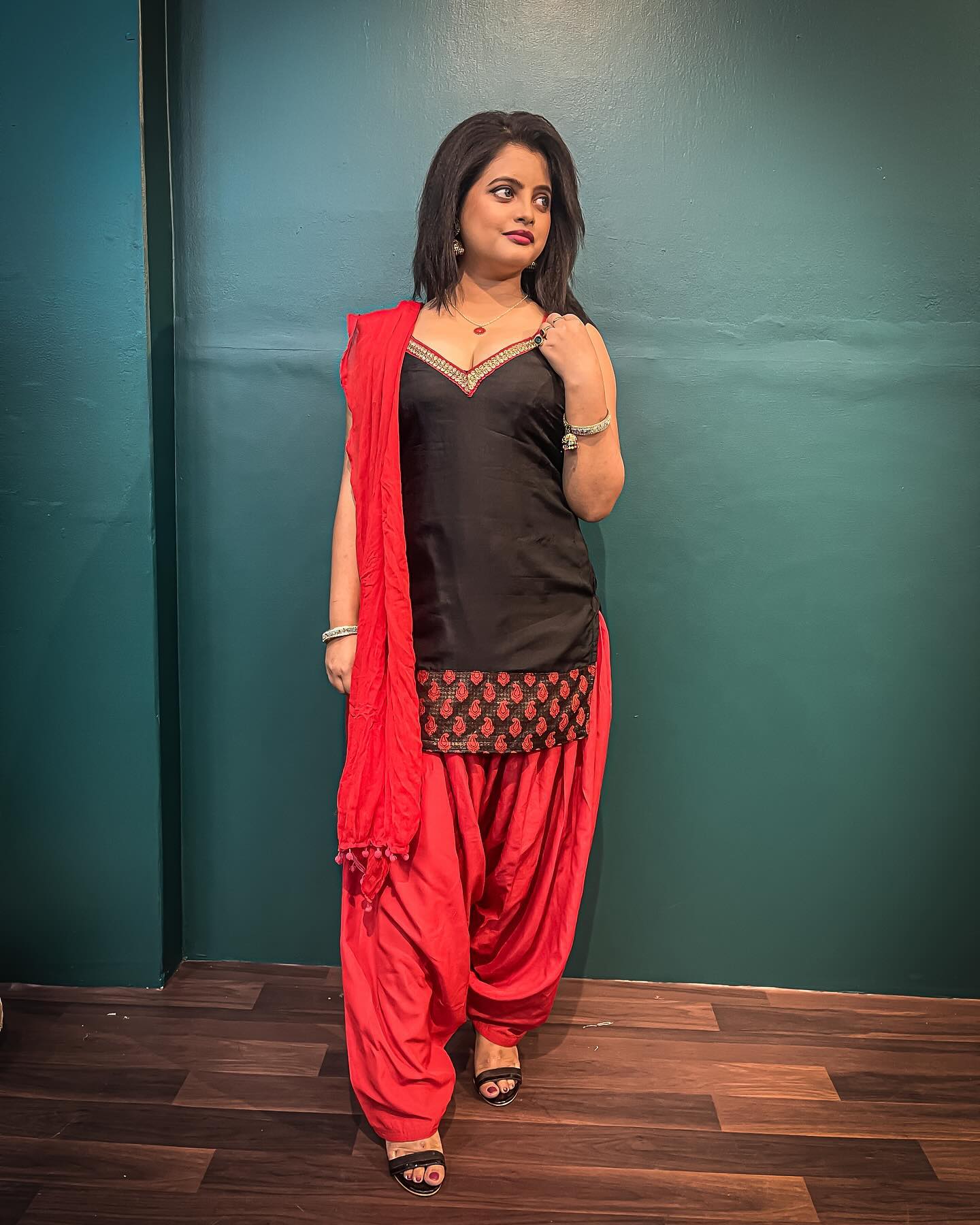 Ullu App Actress Smita Paul| Smita Paul Biography | Smita Paul ...