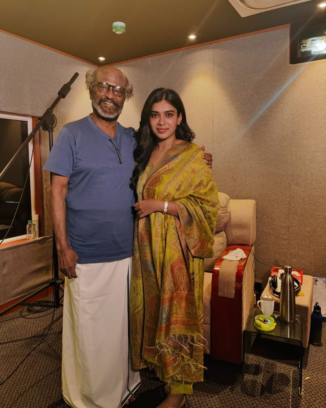 கவர்ச்சி ரூட்டுக்கு திரும்பிய வேட்டையன் நடிகை.. தசராவுக்கு துஷாரா போட்ட ...