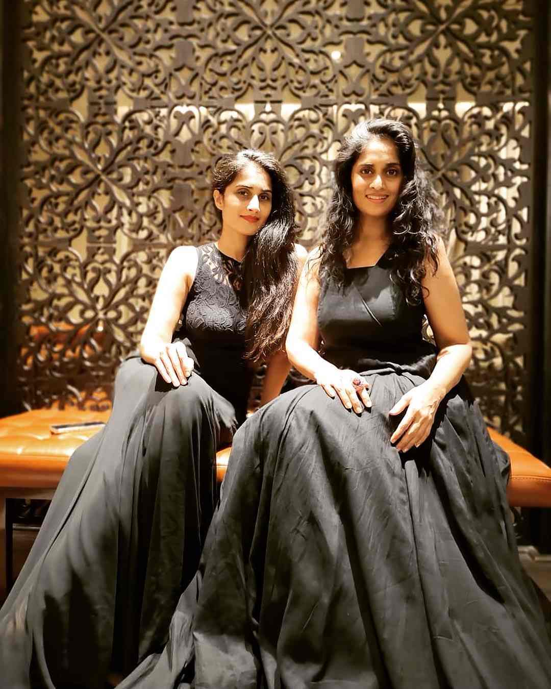 താരപത്നിയുടെ ആർഭാടങ്ങളില്ല; പ്രിയ സഹോദരങ്ങൾക്കൊപ്പം ശാലിനി; ശ്രദ്ധ നേടി ...