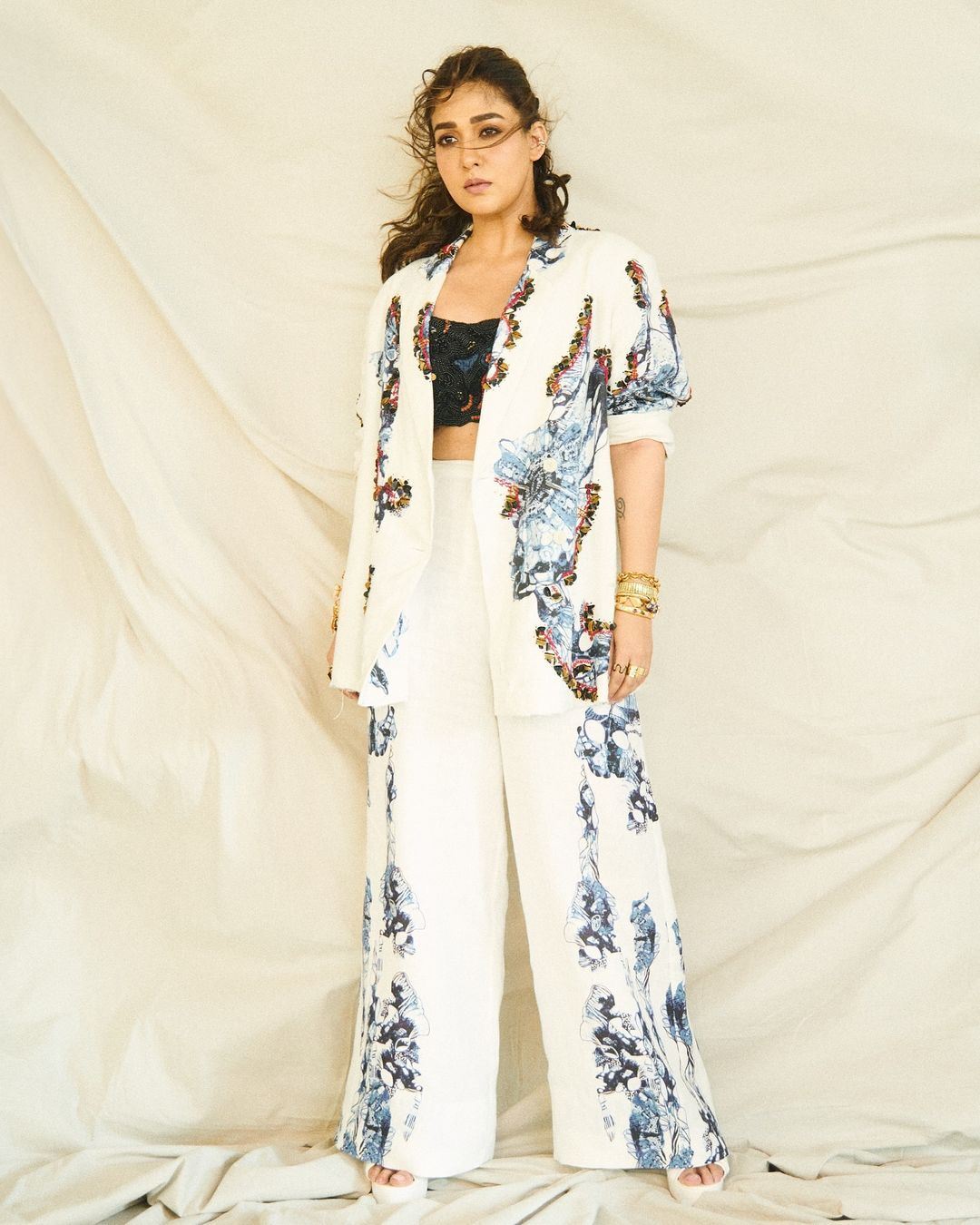 എന്താ നയന്‍ നിങ്ങള്‍ക്ക് വയസാകത്തില്ലേ? സ്റ്റൈലിഷ് ലുക്കില്‍ നയന്‍താര ...