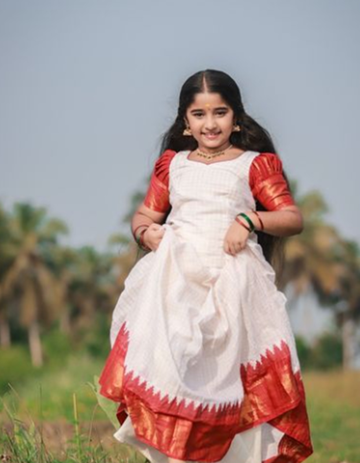 പണ്ട് സീരിയലില്‍ കണ്ട മുക്തയല്ലേ ഇത്? പട്ടു പാവാടയില്‍ അതീവ സുന്ദരിയായി കണ്മണിക്കുട്ടിയുടെ ...