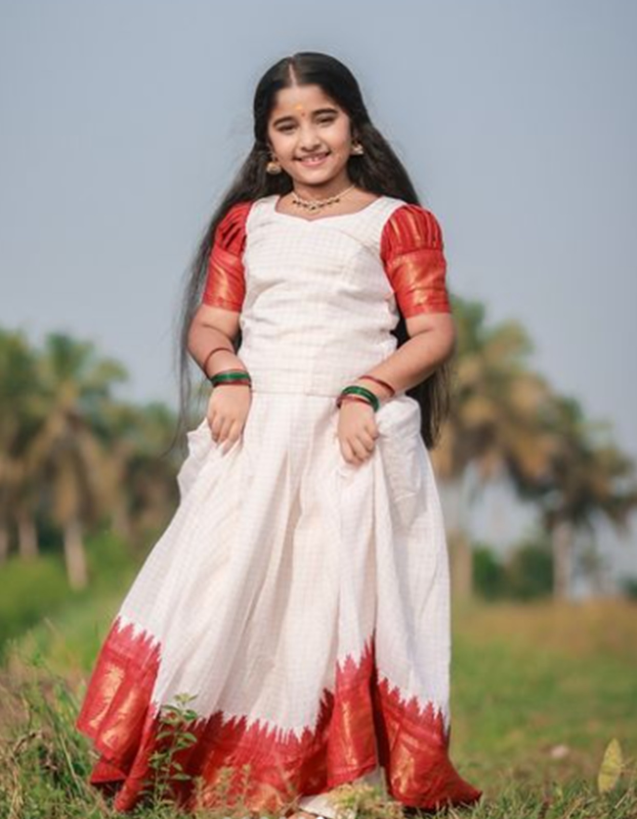 പണ്ട് സീരിയലില്‍ കണ്ട മുക്തയല്ലേ ഇത്? പട്ടു പാവാടയില്‍ അതീവ സുന്ദരിയായി കണ്മണിക്കുട്ടിയുടെ ...