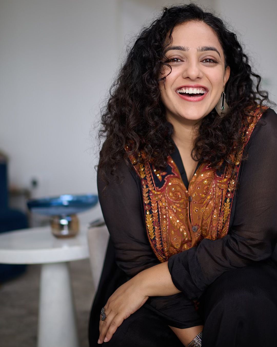 ഇവിടെ നട‌ക്കുന്നത് വല്ലതും അറിയുന്നുണ്ടോ; വിവാദങ്ങൾക്കിടെ ശ്രദ്ധ നേടി ...