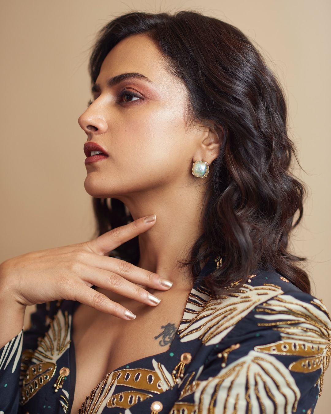 Shraddha Srinath: செம லுக் காட்டும் ஷ்ரத்தா ஸ்ரீநாத்.. கிளாமரில் இது ...