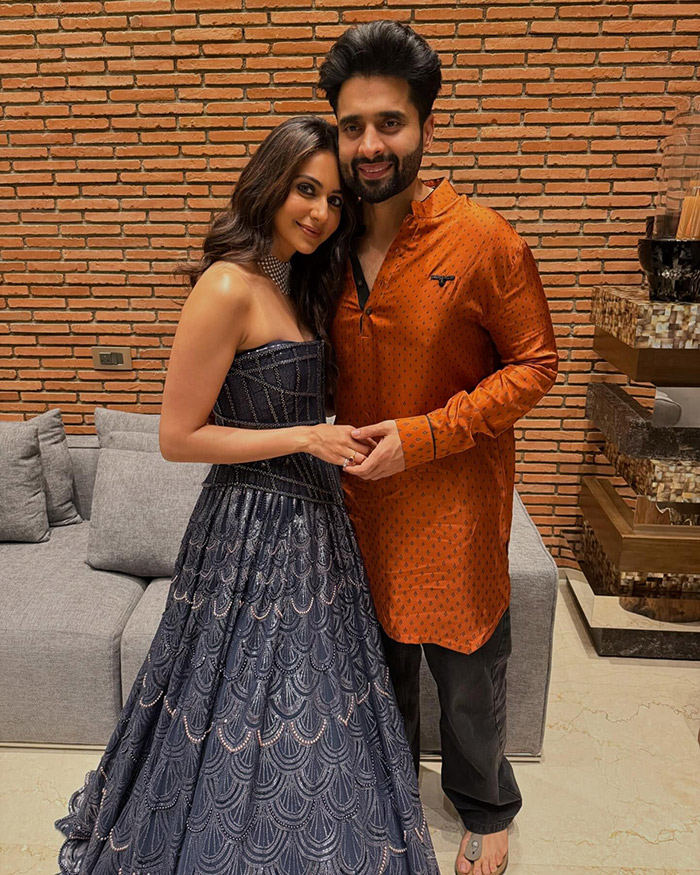 After Recent Injury, Rakul Preet Singh’s Family Joined Her In Mumbai ...