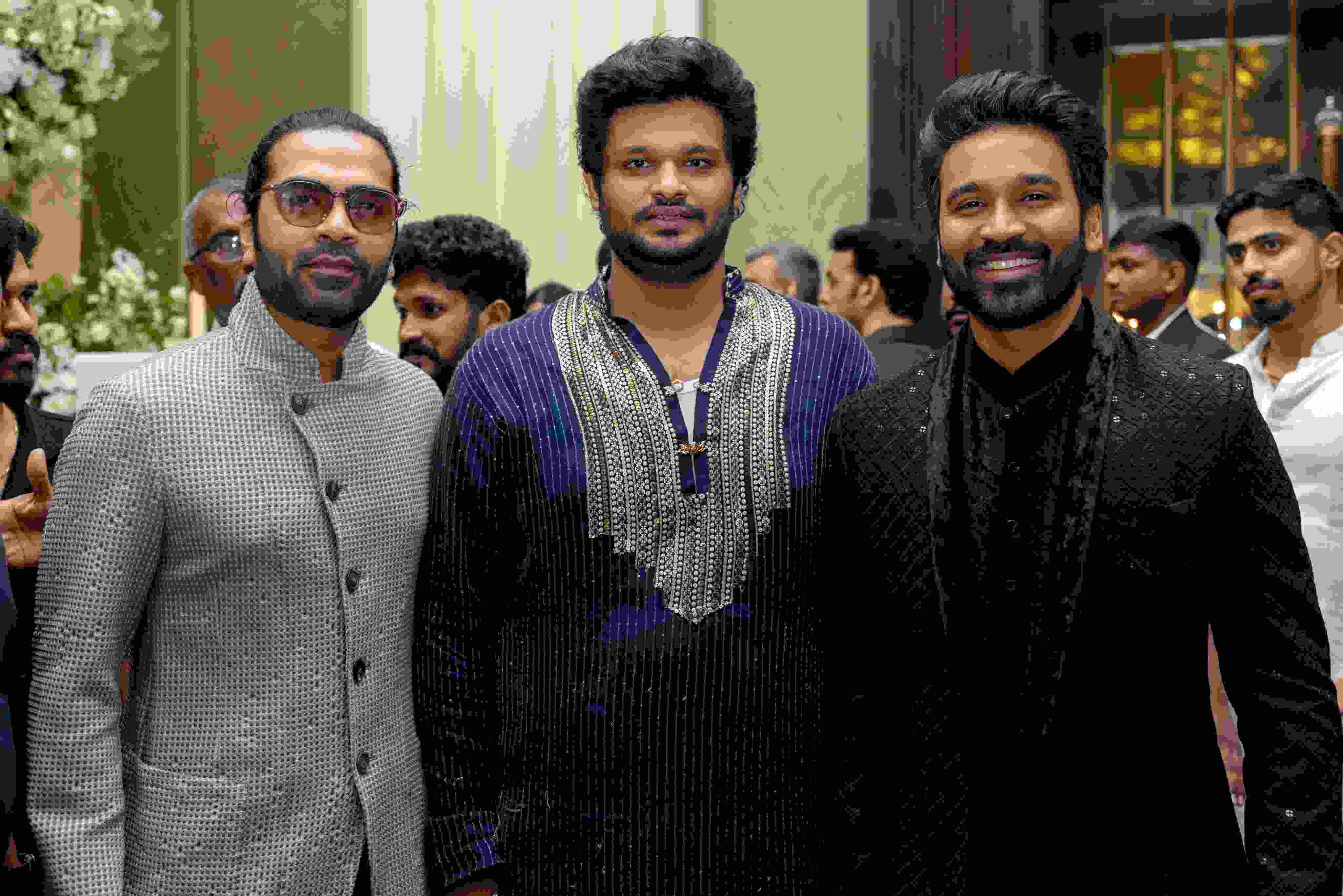 ரியல் இருங்க பாய் மொமண்ட்.. தனுஷ், சிம்பு எப்படி கட்டிப்புடிச்சு போஸ் கொடுத்துருக்காங்க பாருங்க ...