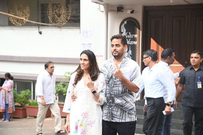 Mukesh Ambani voting | Anant Ambani vote | Akash Ambani Shloka Mehta ...