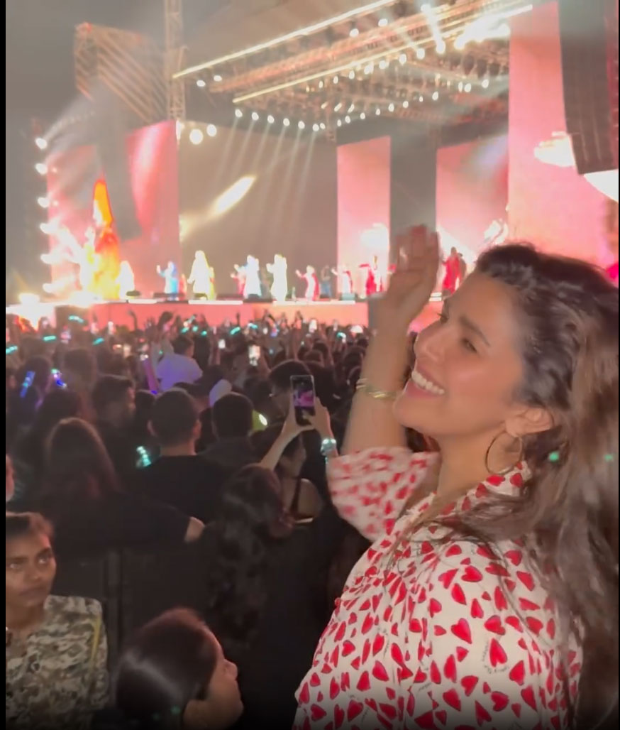 Nimrat Kaur Enjoys Diljit Dosanjh's Electrifying Concert in Pune ...