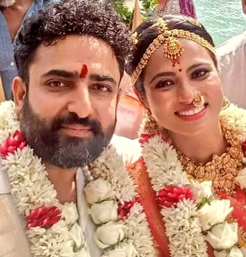 ரம்யா பாண்டியனுக்கு ரிஷி கேஷில் ஜோராக நடந்த திருமணம்.. மாப்பிள்ளை வேட்டி சட்டையில் மாஸ் பண்றாரு ...