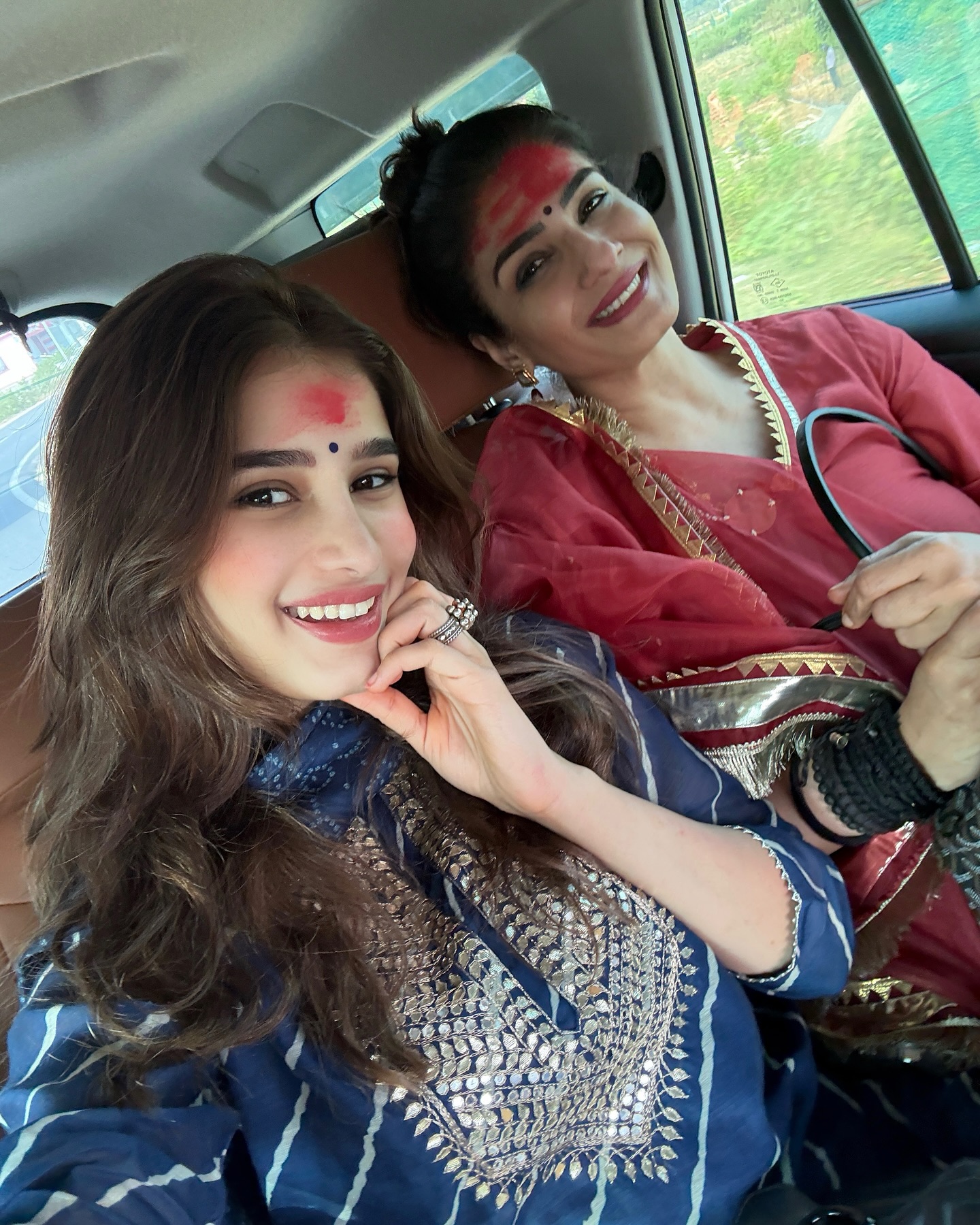 Raveena Tandon And Daughter Rasha Seek Blessings At The Sacred ...