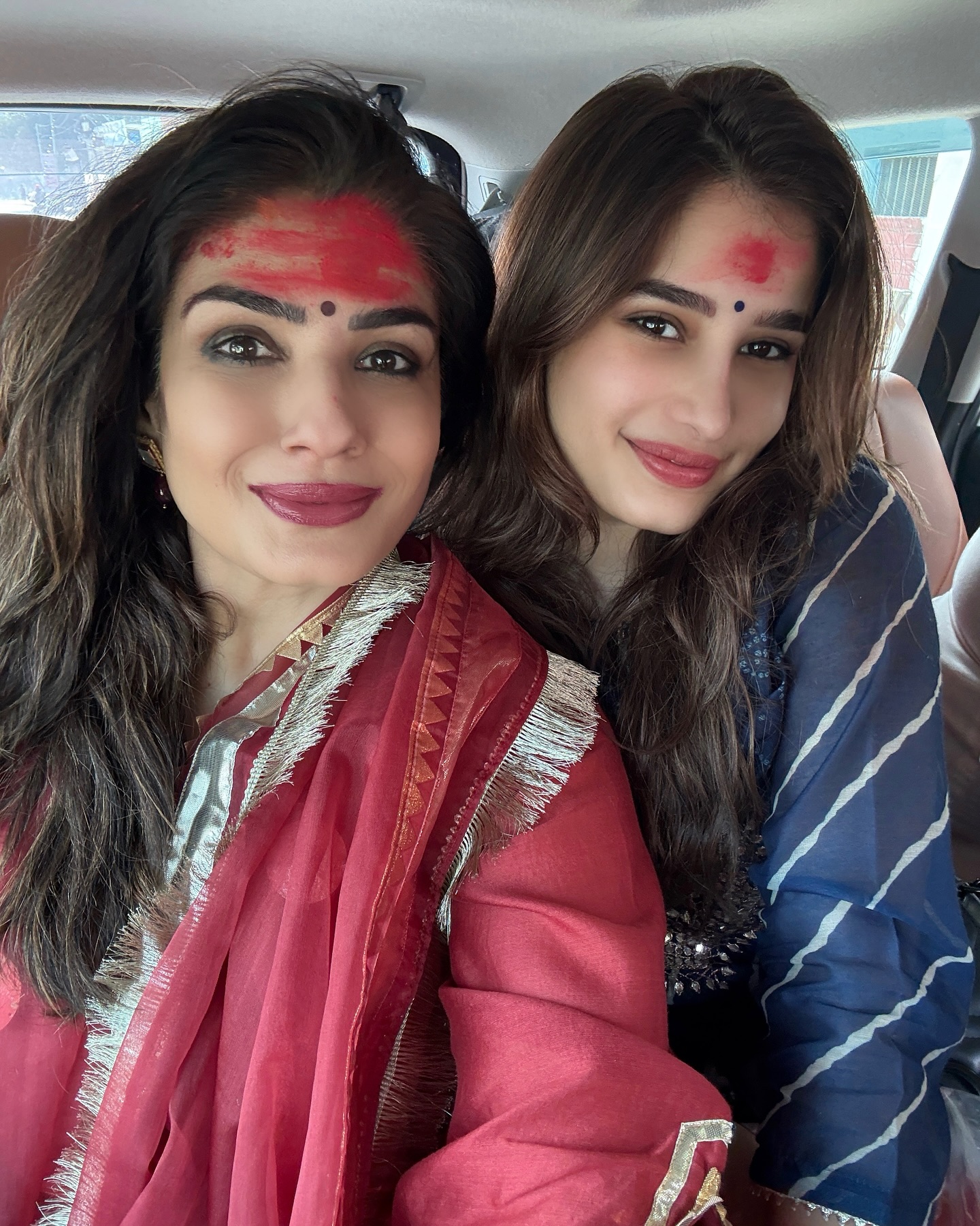 Raveena Tandon And Daughter Rasha Seek Blessings At The Sacred ...