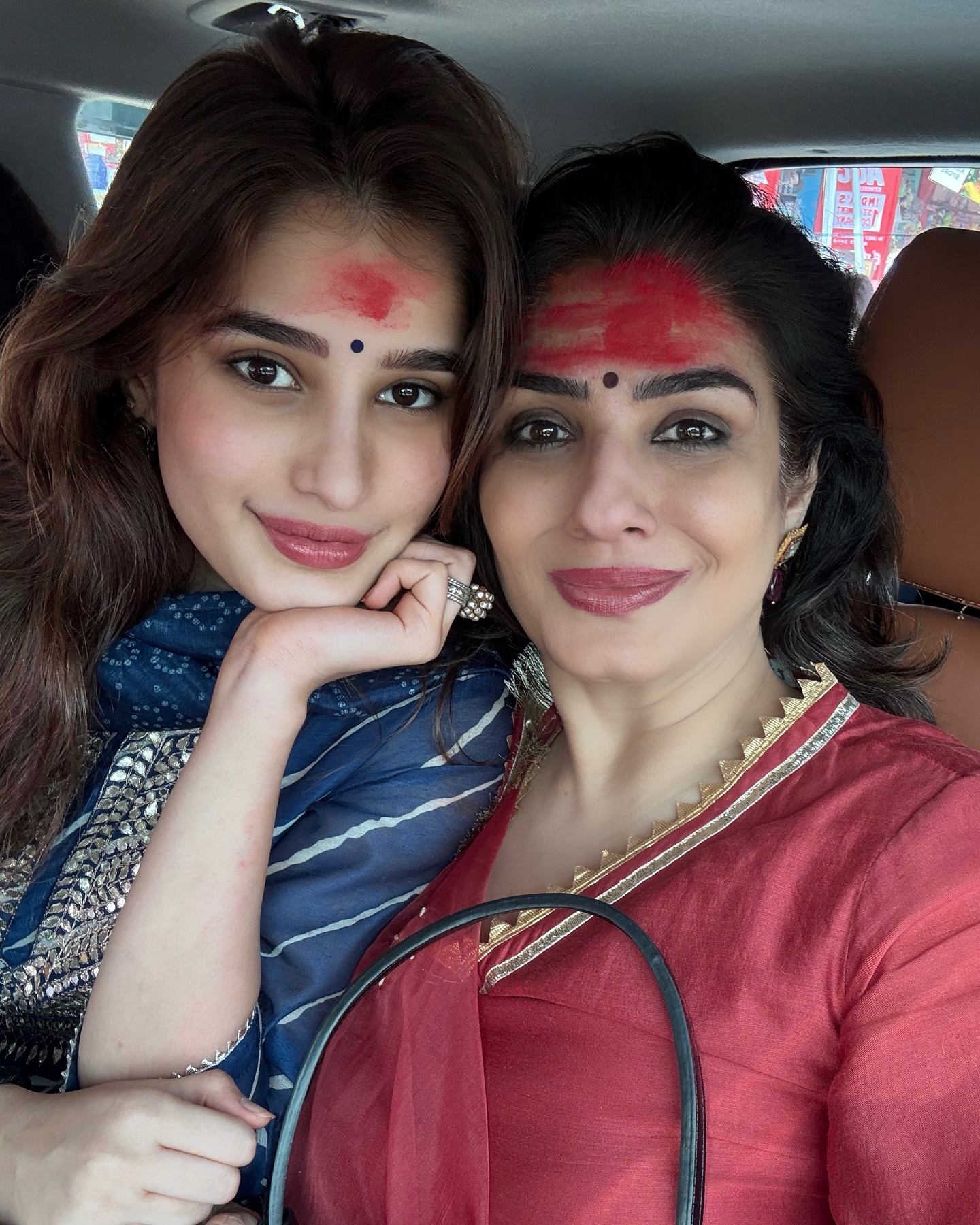 Raveena Tandon And Daughter Rasha Seek Blessings At The Sacred ...