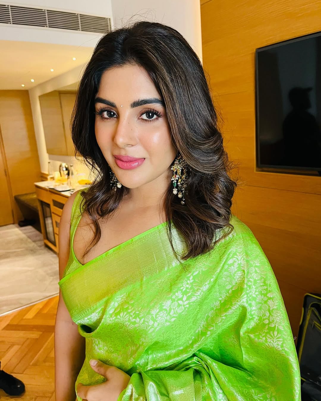 Samyuktha Menon : చిలక పచ్చ చీరలో సంయుక్త అందాలు .. ఎంత సక్కగుందో! | Samyuktha Menon PhotoShoot ...