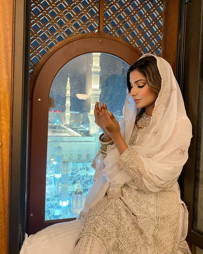 Sana Khan Shares a Heartfelt Umrah Moment with Her Husband: Bound by ...