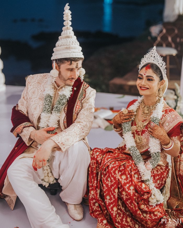 Sreejita De Renews Wedding Vows With Michale In A Traditional Bengali ...