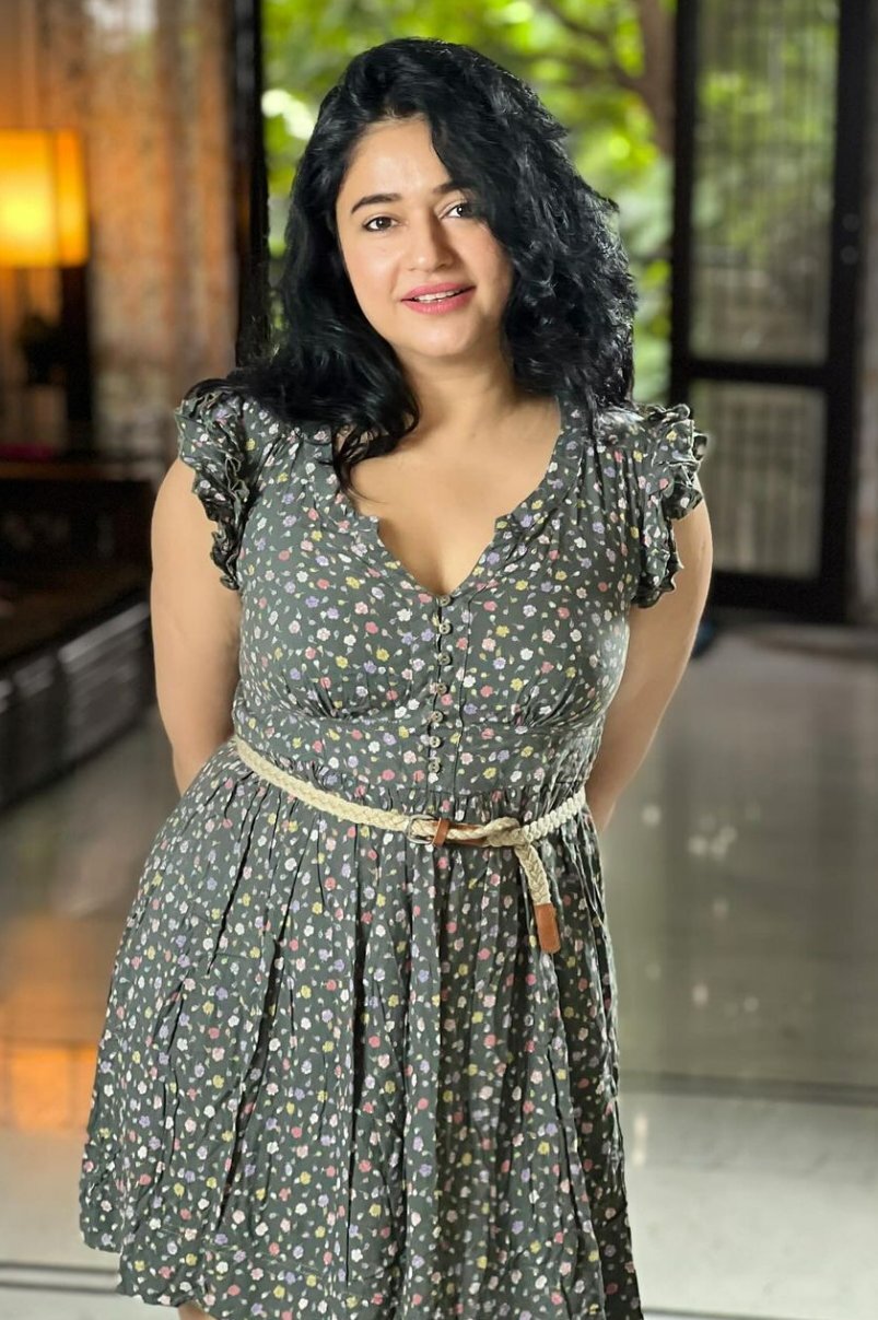 'കരിയർ മുഖ്യം...'; നാൽപ്പതുകളിലും വിലപിടിപ്പുള്ള താര റാണിമാർ..., സിം ഗി ...