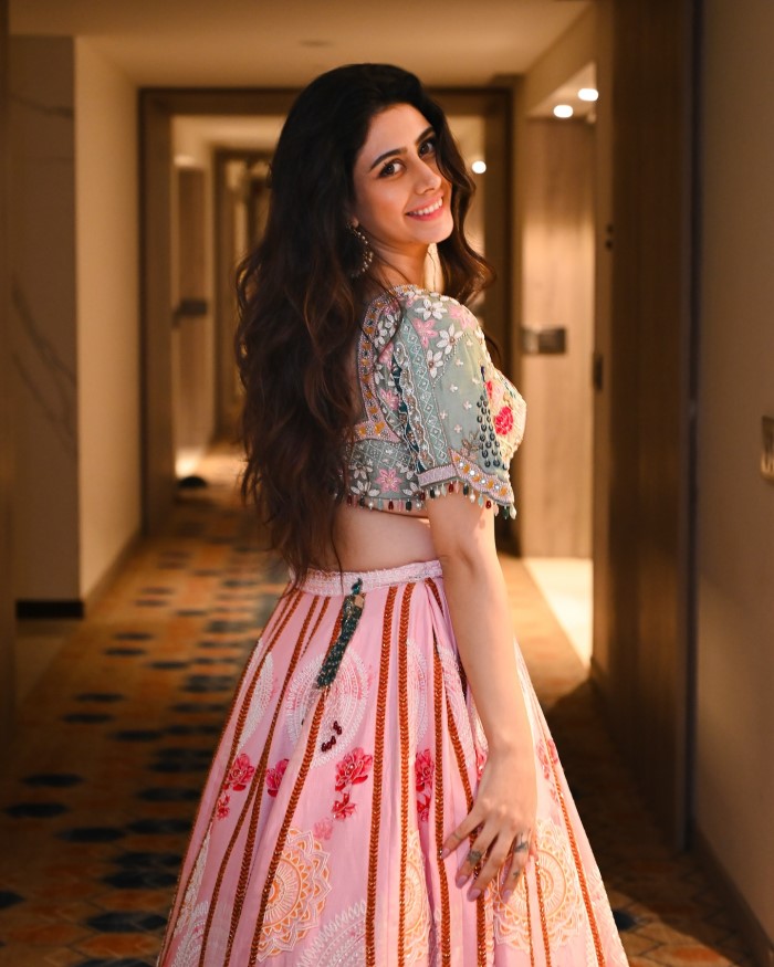 Warina Hussain Stuns In Elegant Embroidery And Vibrant Colors - Filmibeat