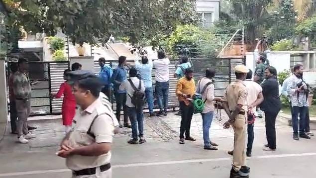 Allu Arjun's Home Vandalized: Shocking Attack By Miscreants - Filmibeat