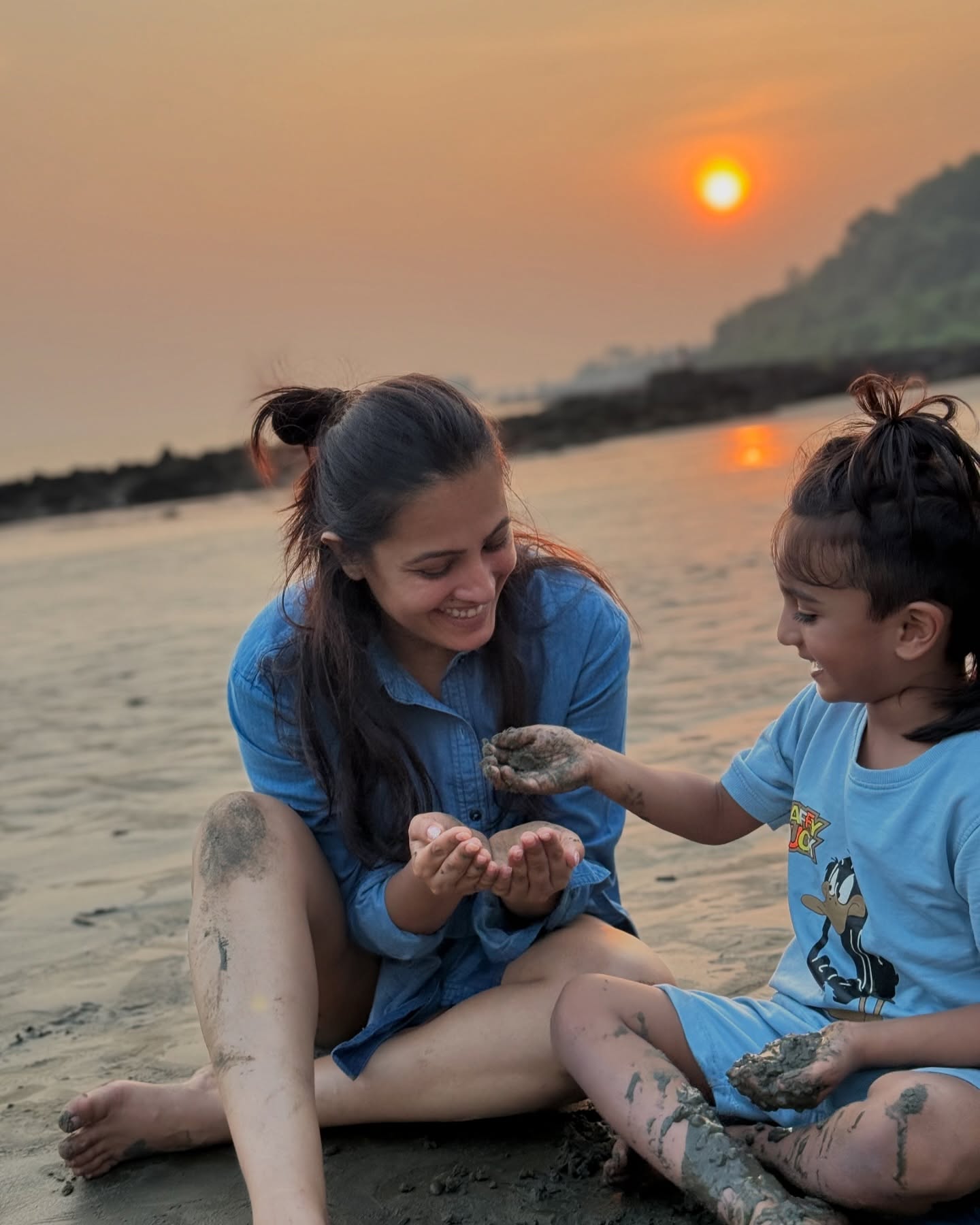 Anita H Reddy's Playful Beach Day with Daughter Aaravv - Filmibeat