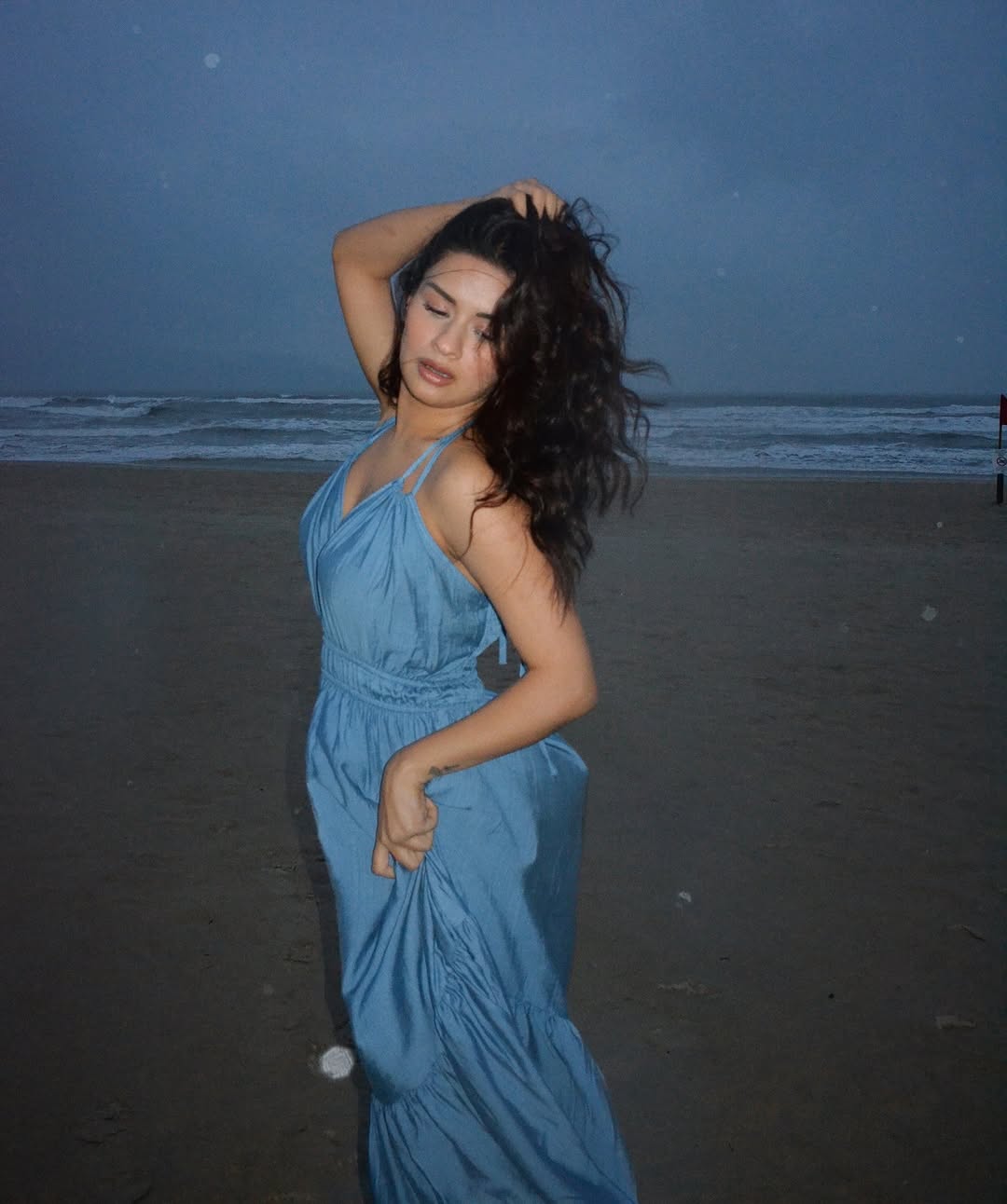 Avneet Kaur Shares Stunning Sunset Photos In A HOT Blue Dress | Avneet ...