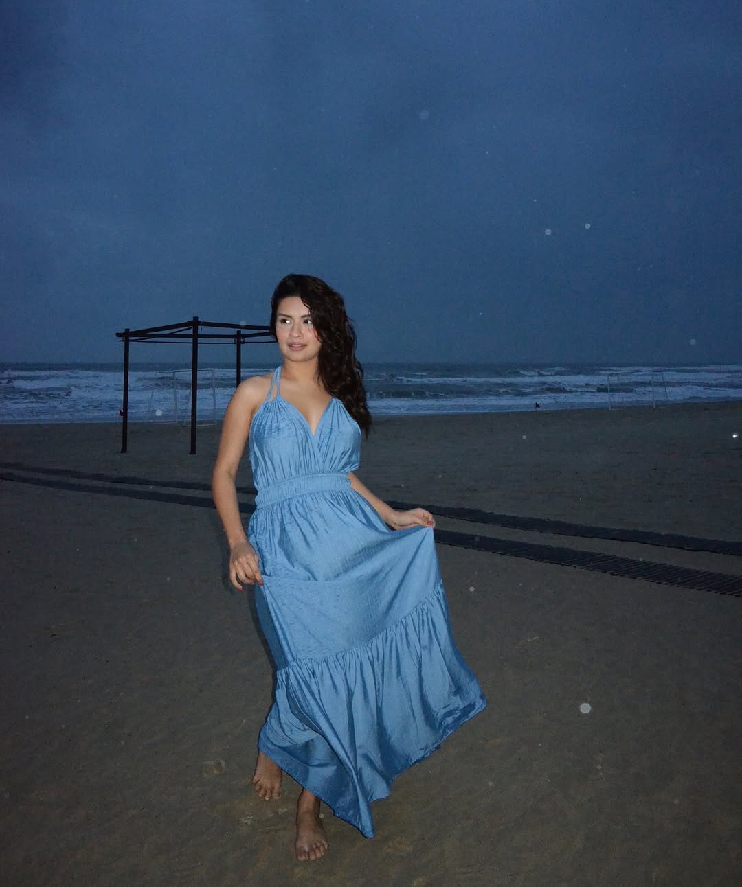 Avneet Kaur Shares Stunning Sunset Photos In A HOT Blue Dress | Avneet ...