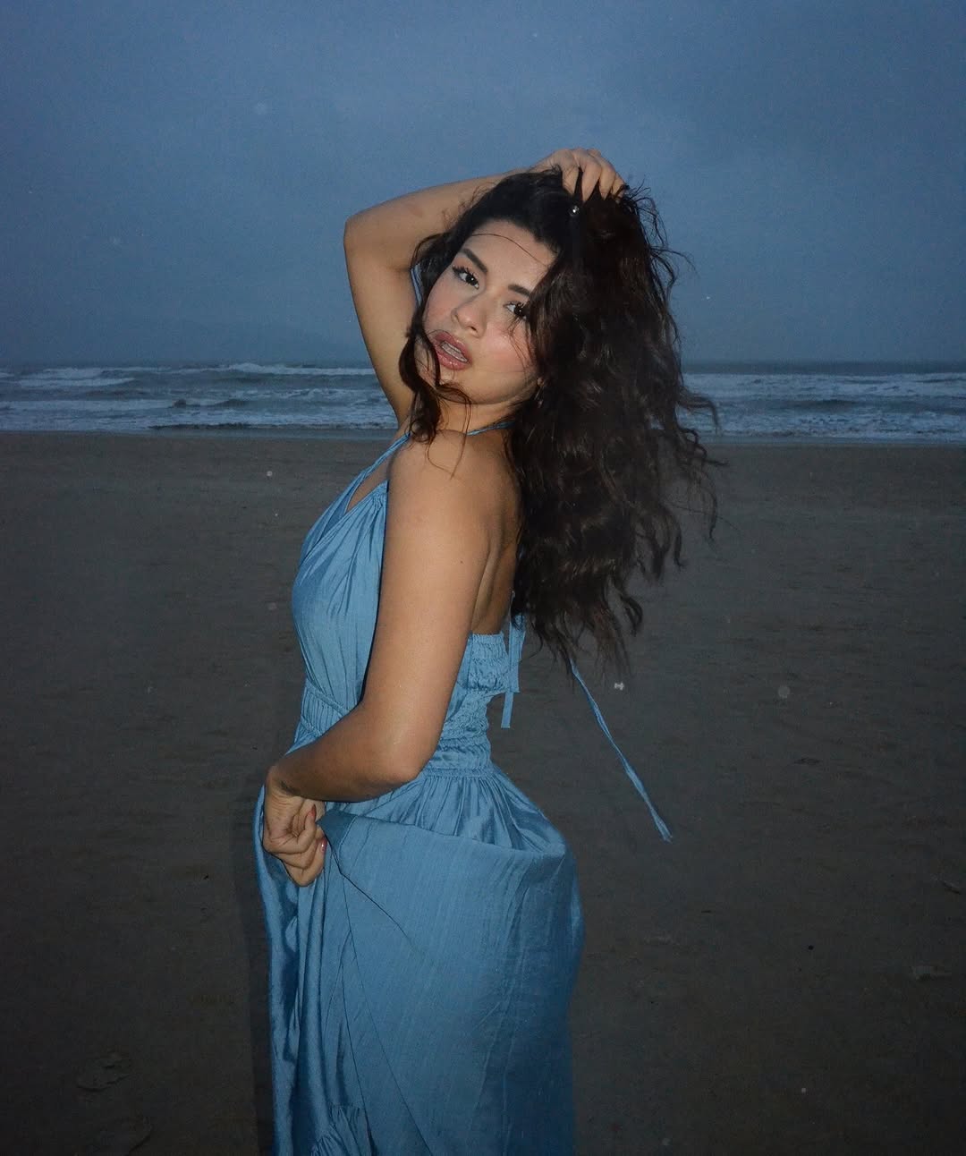 Avneet Kaur Shares Stunning Sunset Photos In A HOT Blue Dress | Avneet ...