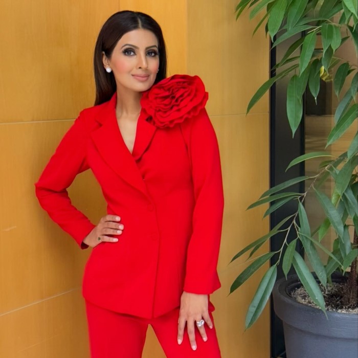 Geeta Basra Turns Up The Heat This Christmas With A Fiery Festive Look ...