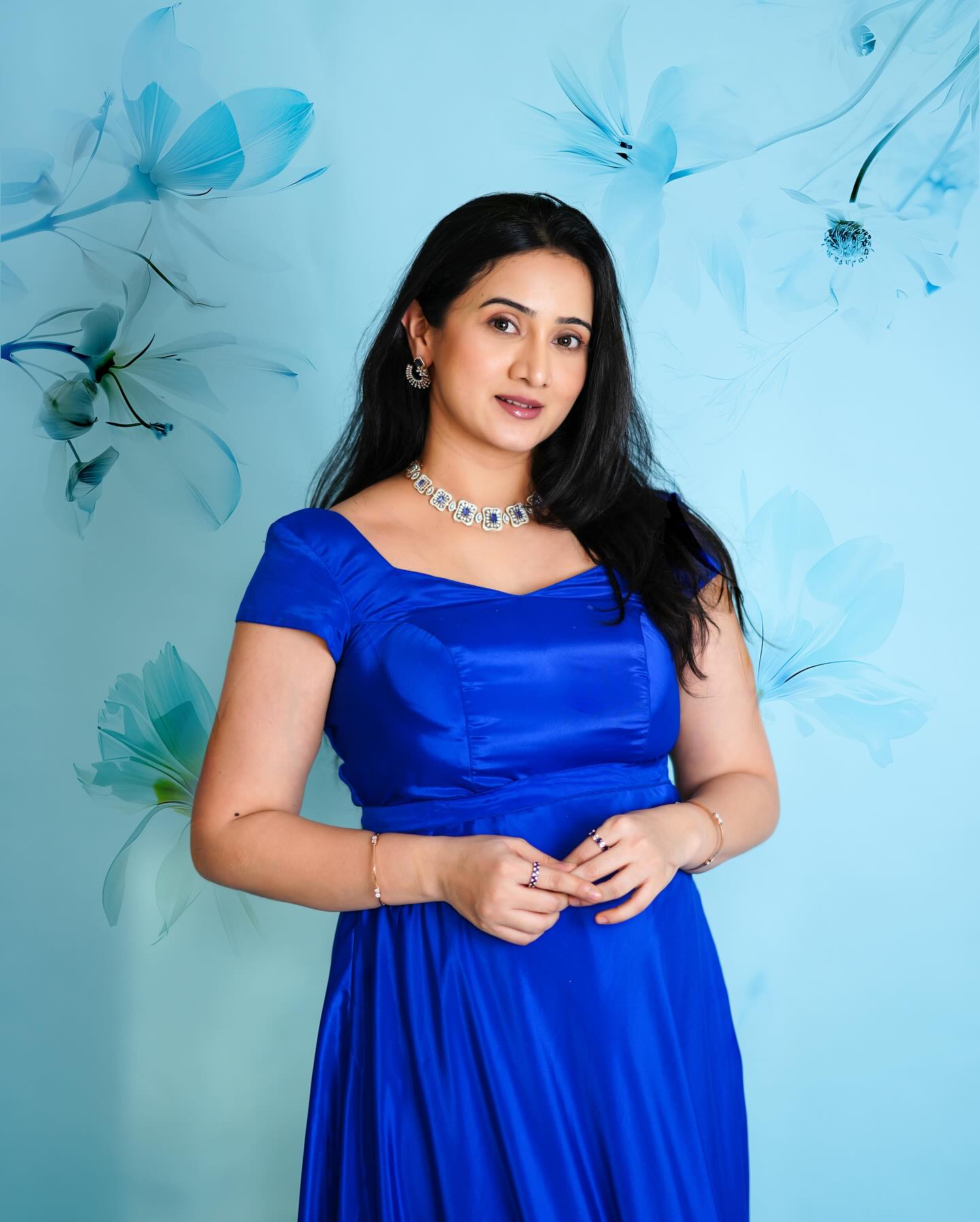 Harshika Poonacha's Postpartum Photoshoot In Traditional Blue Dress ...