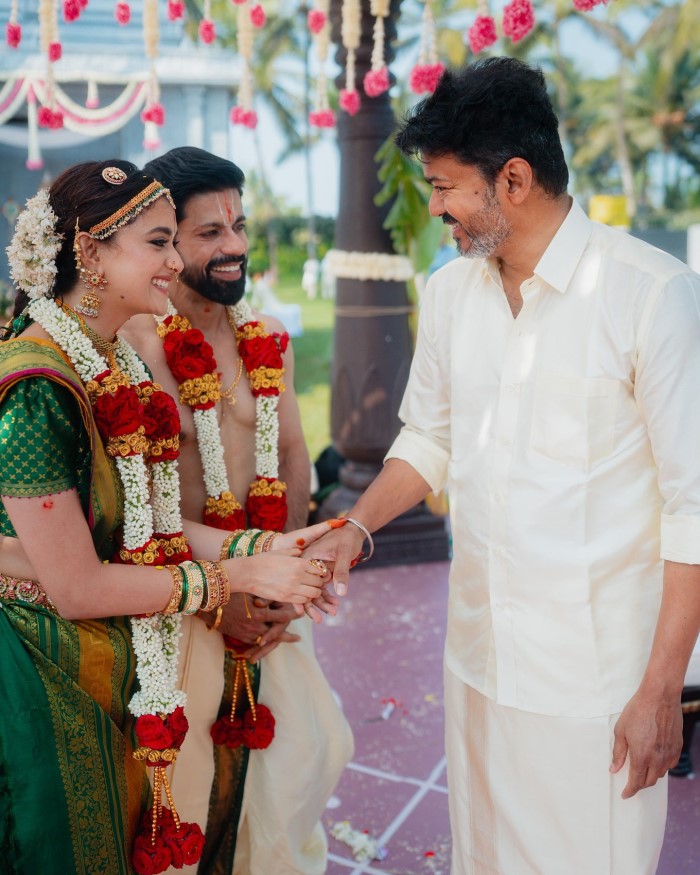 Keerthy Suresh's Dream Wedding Blessed By Thalapathy Vijay - Filmibeat