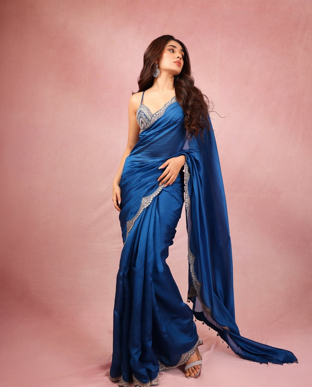 Krithi Shetty: சேலைதான் கிளாமருக்கு ஏத்த டிரஸ்.. சொல்லாமல் சொல்லும் ...