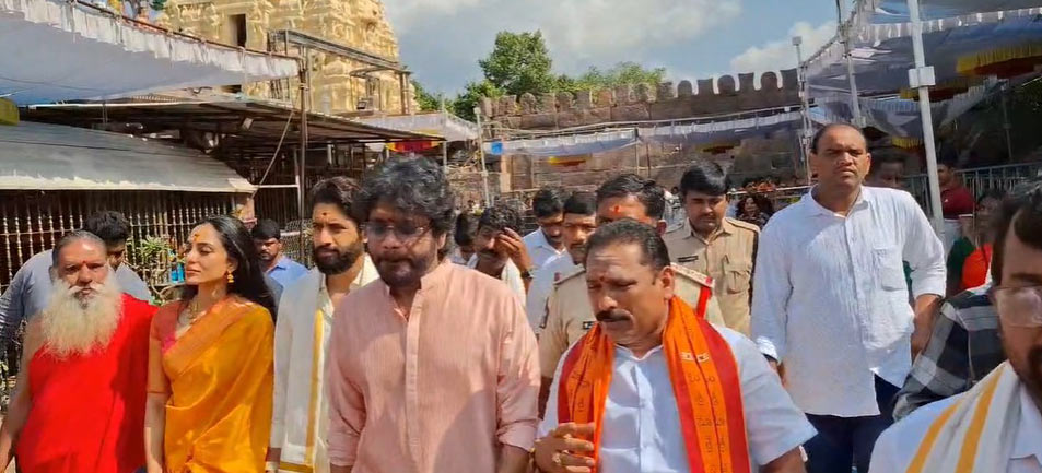Newly Married Naga Chaitanya And Sobitha Visit Srisailam Mallikarjuna ...
