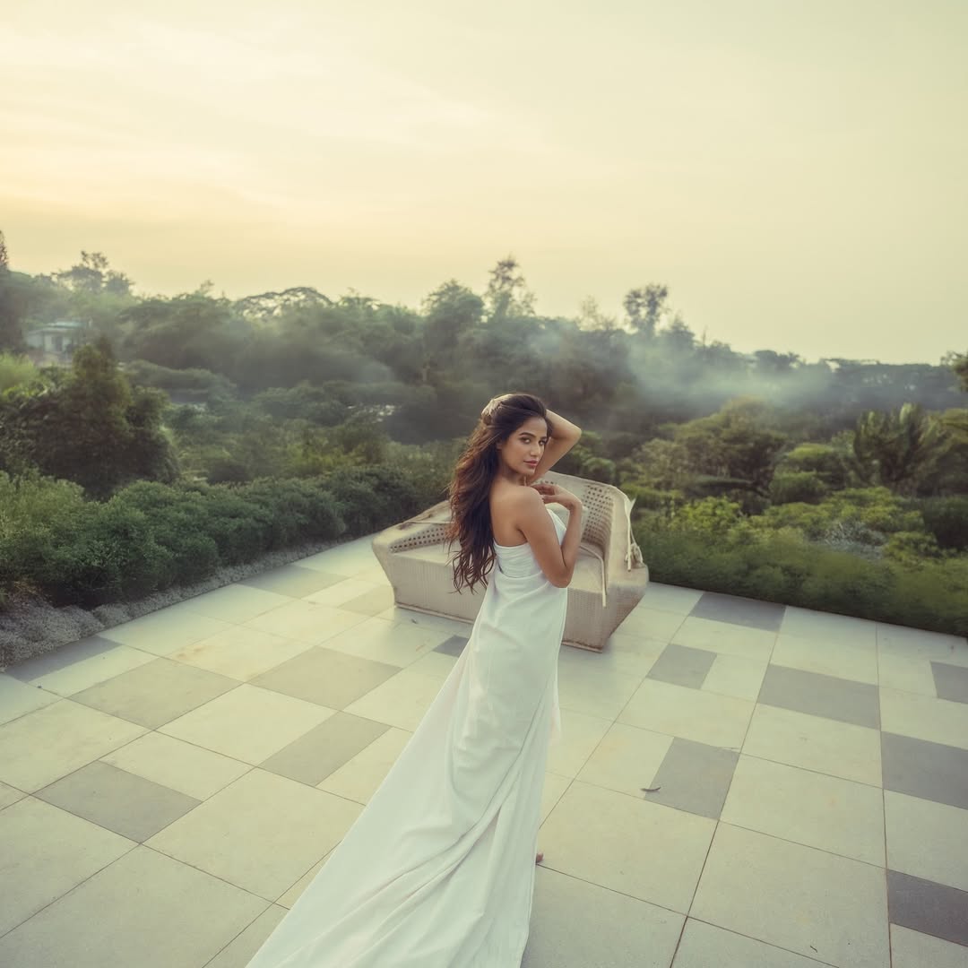 Poonam Pandey: போர்வைக்குள் வர ரெடியானு கேட்கும் பூனம் பாண்டே.. போட்டோ ...