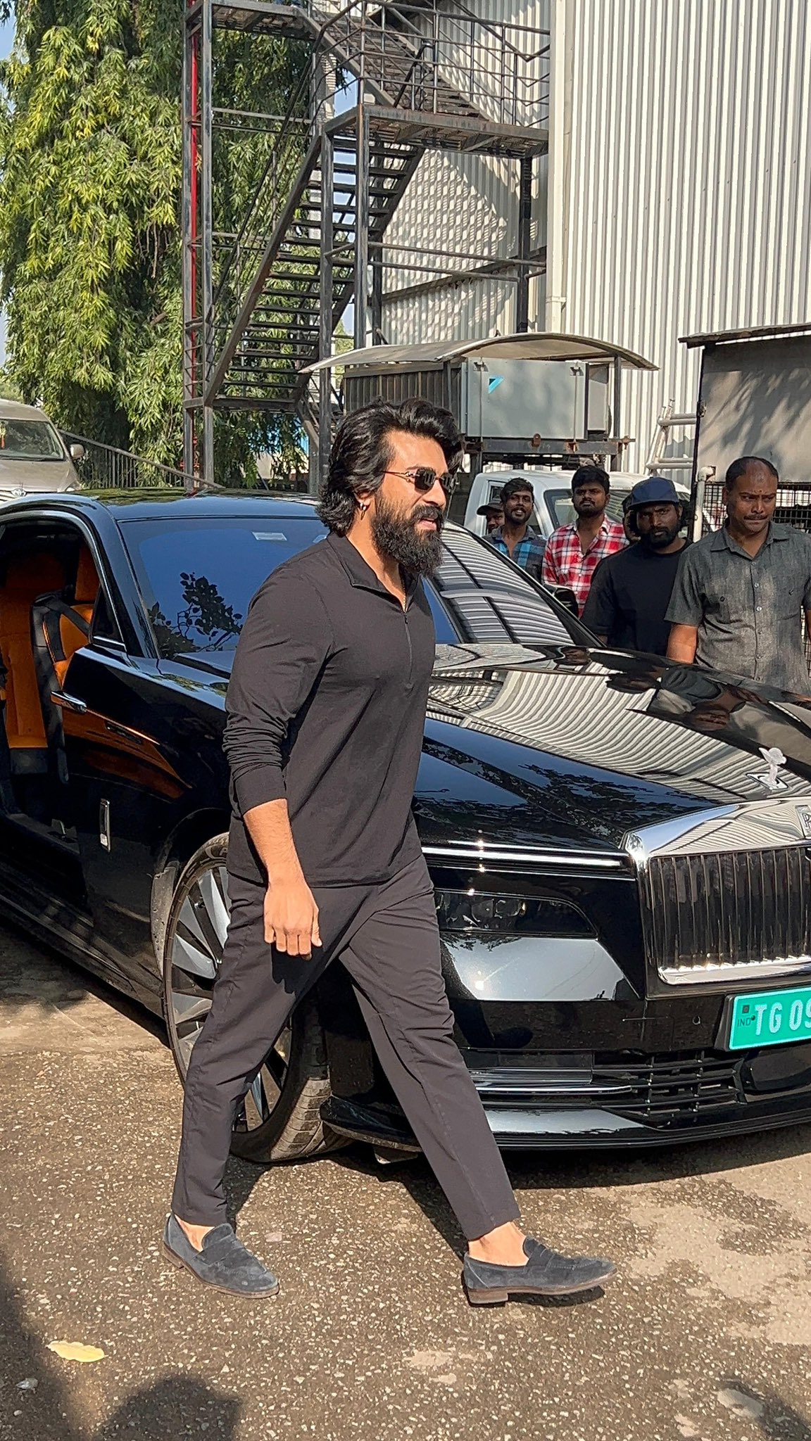 Ram Charan Stuns In All Black On "Unstoppable With NBK" For Game ...