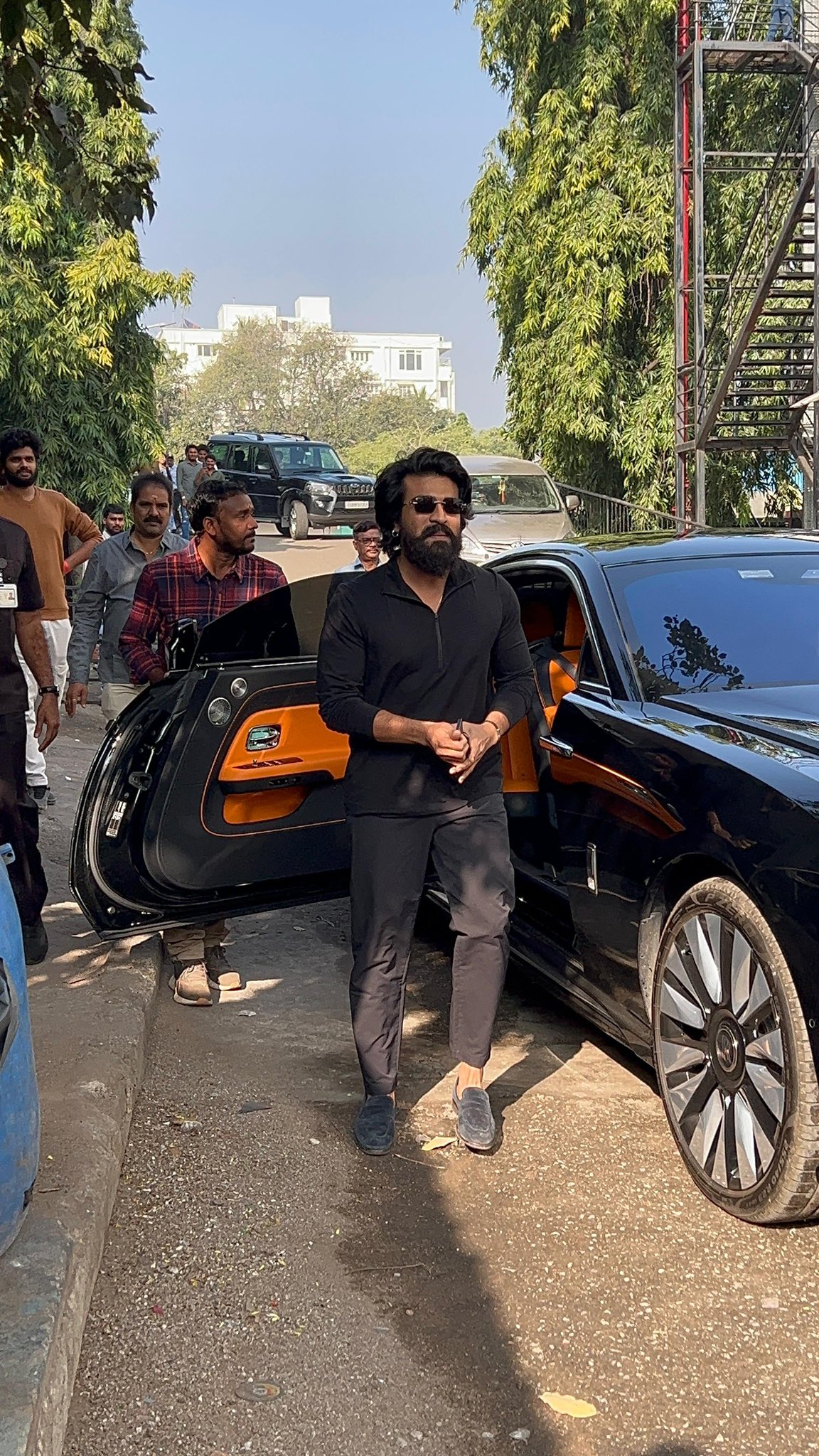 Ram Charan Stuns In All Black On "Unstoppable With NBK" For Game ...