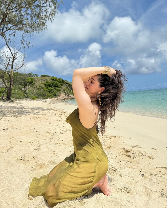 Sara Tendulkar Enjoys Year-End Vacation In Lizard Island, Australia ...