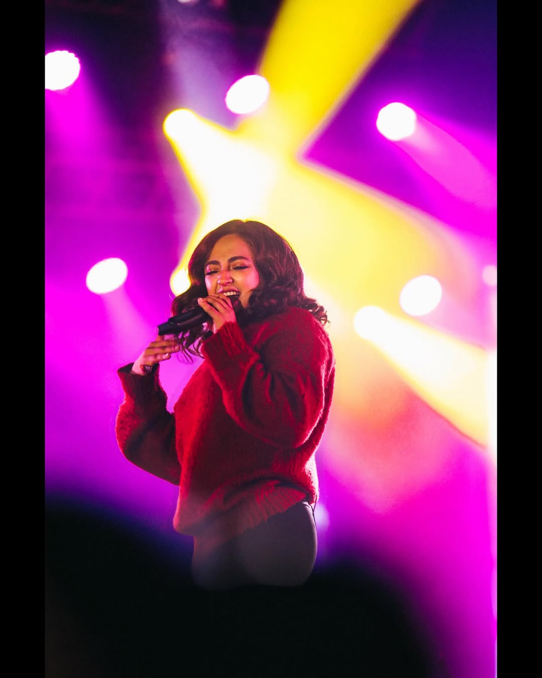Singer Monali Thakur Ends Concert Abruptly In Varanasi: Here's Why ...