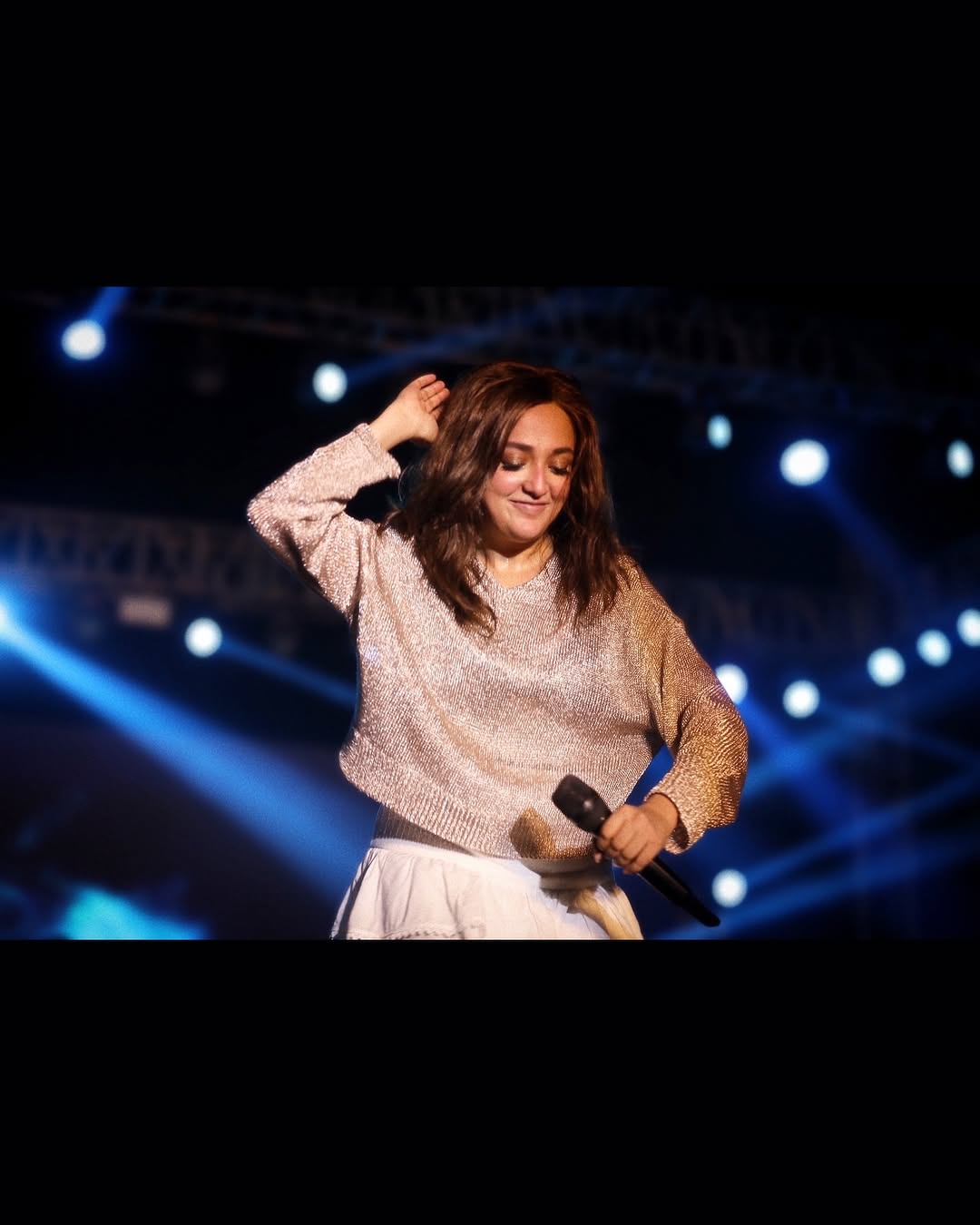 Singer Monali Thakur Ends Concert Abruptly In Varanasi: Here's Why? | Monali Thakur event ...