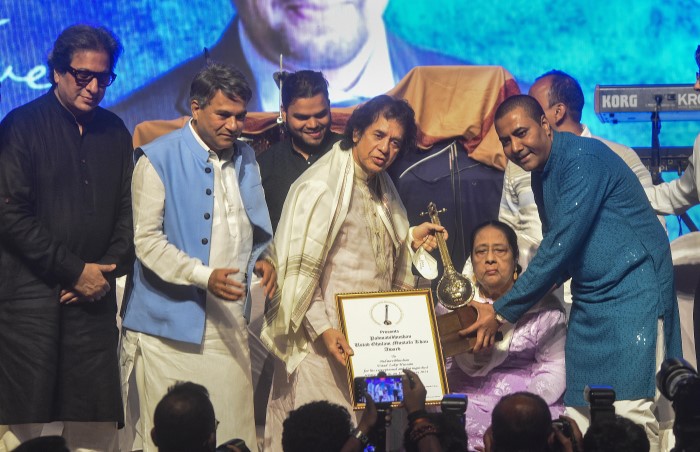 Ustad Zakir Hussain: A Legacy Of Achievements & Awards List - Filmibeat