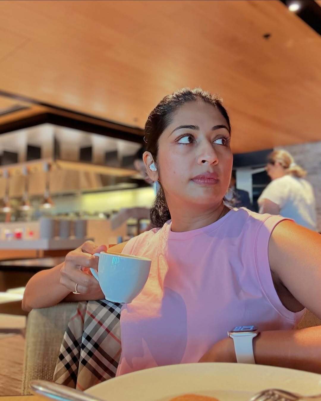 മനസിന് സ്വാതന്ത്ര്യം തോന്നുന്നിടത്ത് കഴിയുക; പുതിയ ഫോട്ടോകളുമായി നവ്യ നായർ | Navya Nair Shares ...