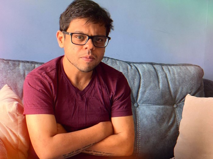 Actor Varun Kulkarni of 'Dunki' Battles Severe Kidney Issues: Friends ...