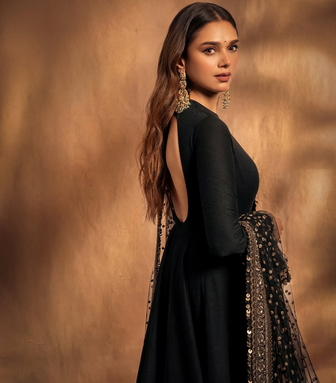 Aditi Rao Hydari Graces 25 Years of Sabyasachi Event in Elegant Black ...