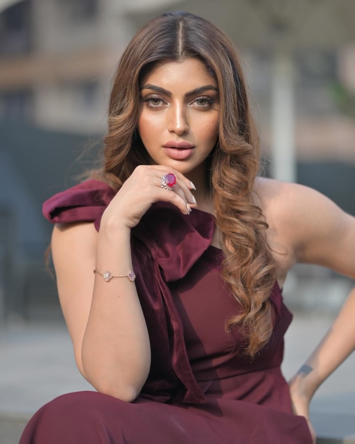 Akanksha Puri Flaunts Her Fashion Sense In A Chic Burgundy Outfit ...
