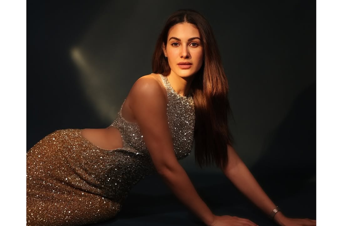 Amyra Dastur Impresses in Mermaid-Inspired Half Silver and Gold Look - Filmibeat