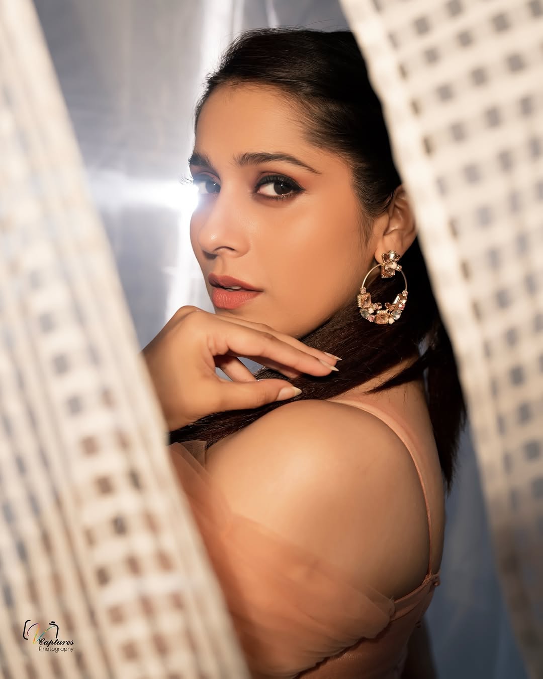 హాట్‌ అందాలతో మత్తెక్కిస్తోన్న స్టార్ యాంకర్.. మరీ ఇంత ఘాటుగానా! | Anchor Rashmi Gautam Stylish ...